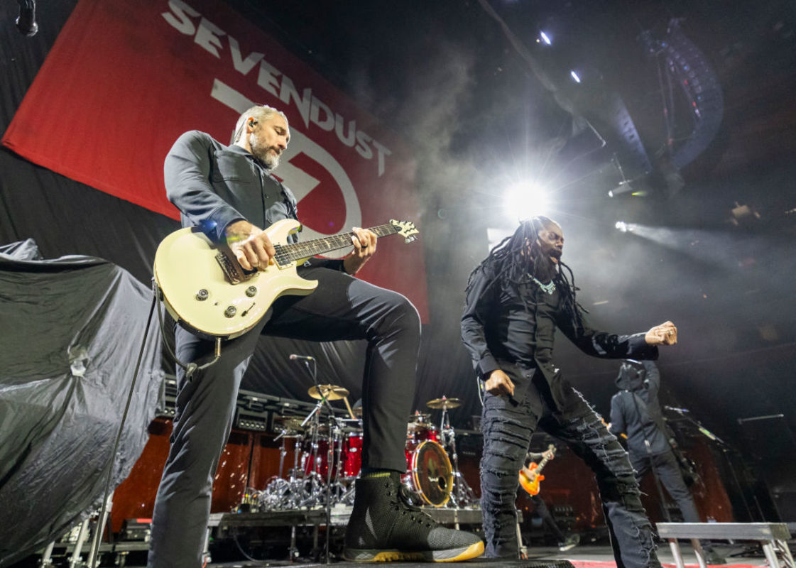 '90s rock band announces tour update with 2 other performers