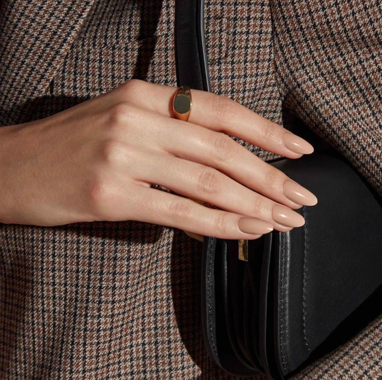 8 arti cincin di jari telunjuk kiri perempuan dan jari telunjuk kanan