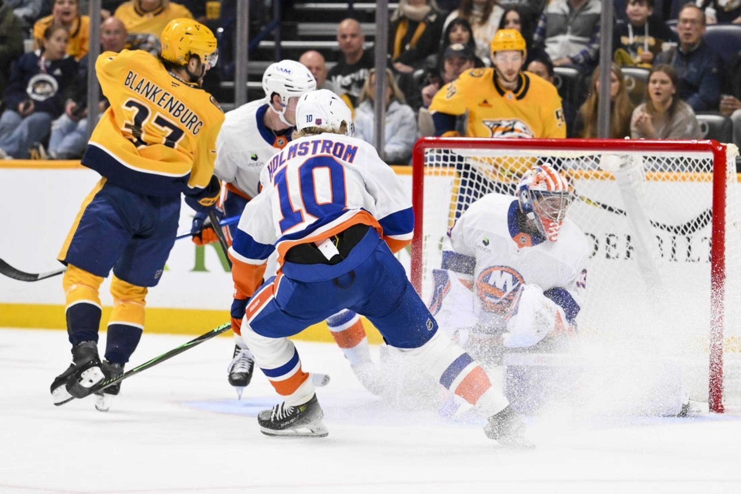Predators stay hot, knock off Islanders in shootout