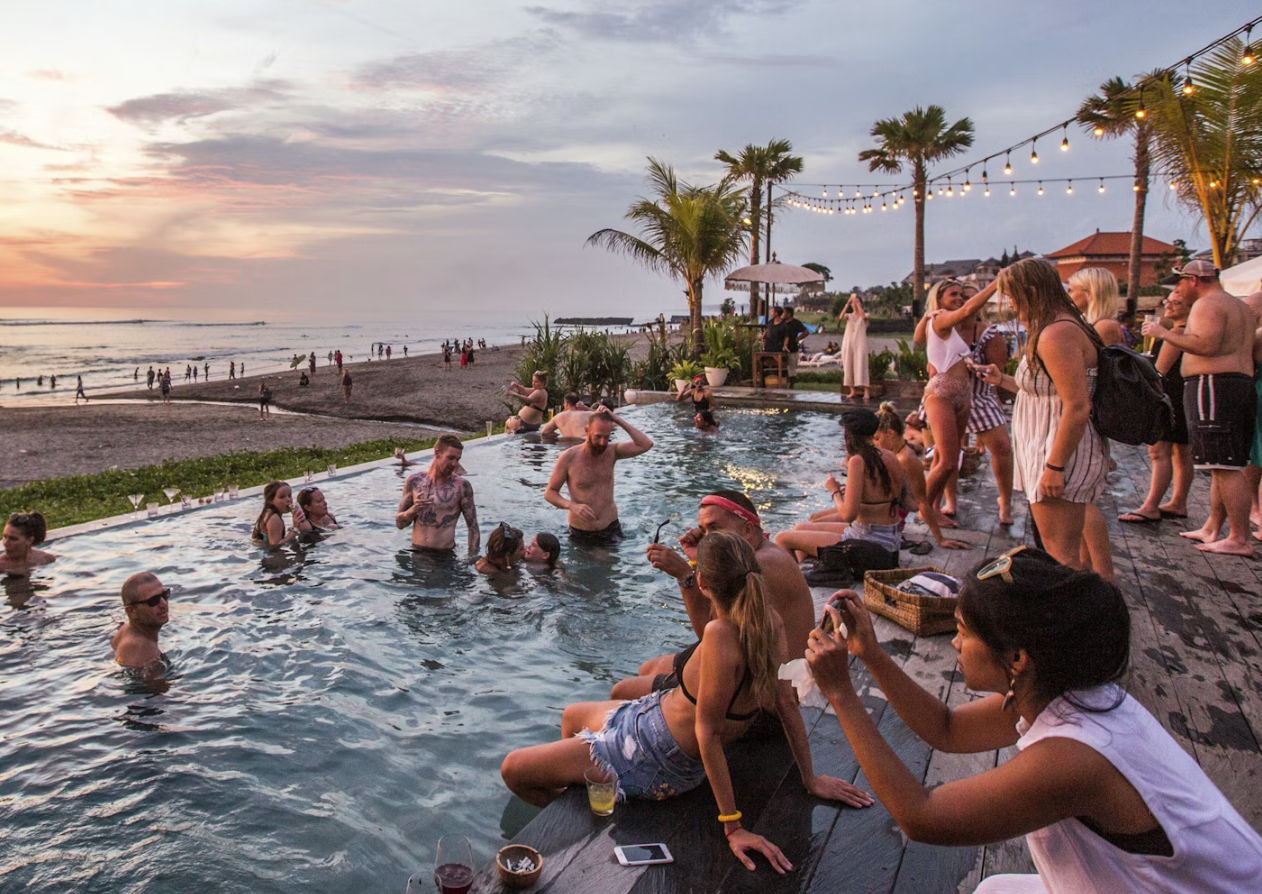 천국의 섬에 돈 없으면 오지 마?…외국인 관광객에 잔고 증명 추진