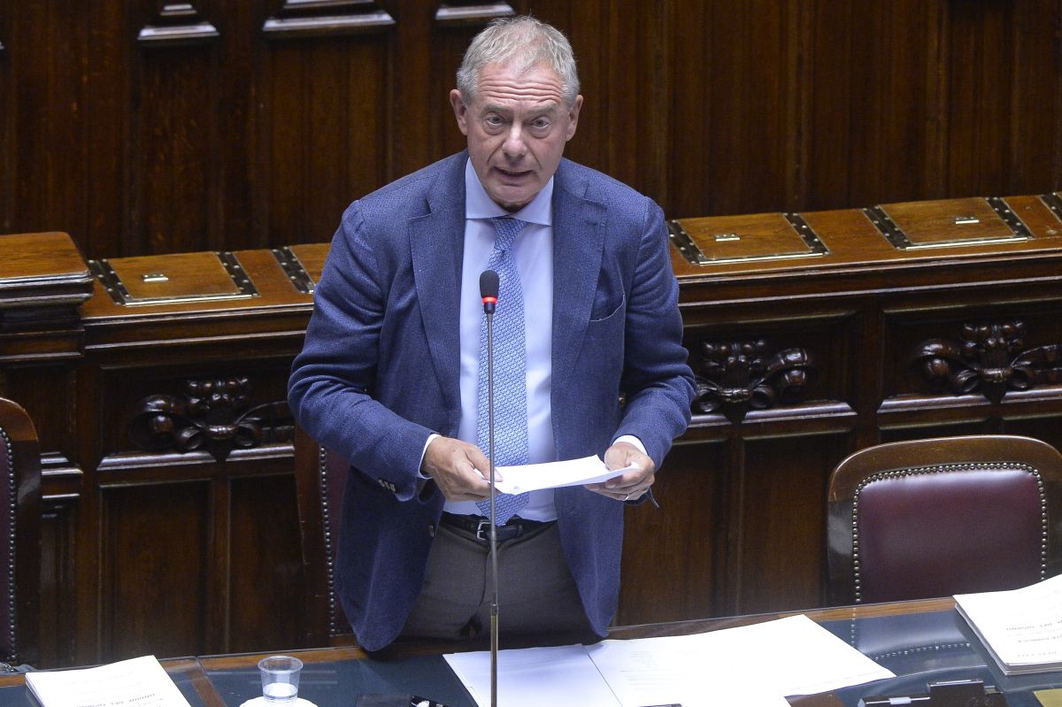 Automotive, Urso convoca tavolo nazionale al Mimit il 30 gennaio