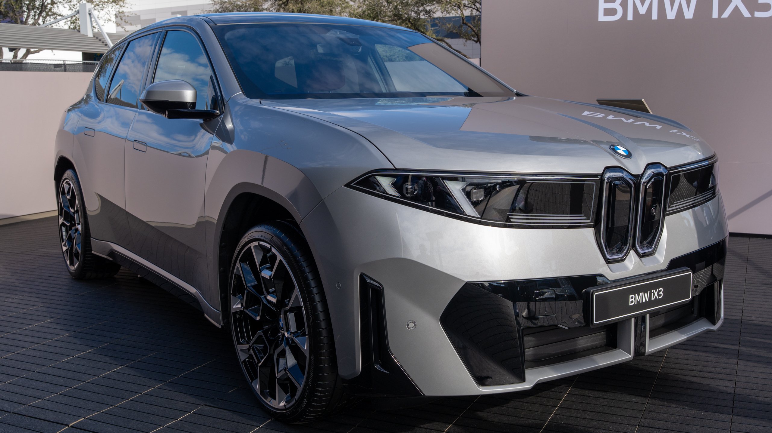 BMW's new car can plan your road trip, DJ the drive, and book ski rentals