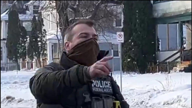 Who is Jonathan Ross? Iraq war veteran, ICE agent who shot woman in ...