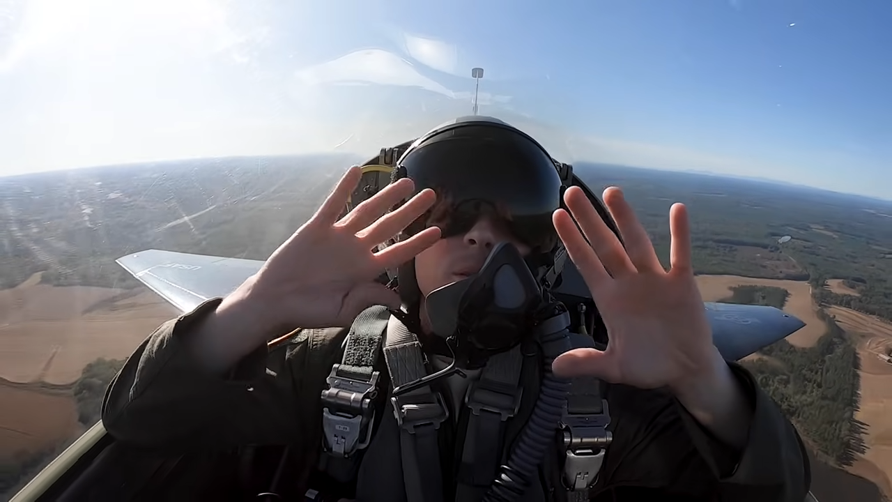 Watch what G-forces really do inside a fighter jet
