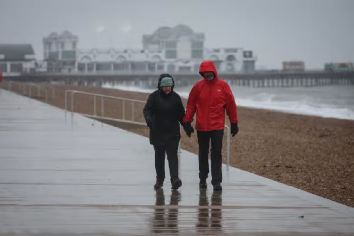 10 flood alerts for Hampshire as Storm Goretti brings strong wind and rain