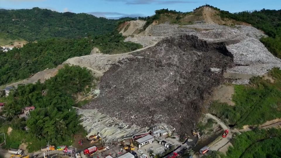 Garbage avalanche buries landfill workers