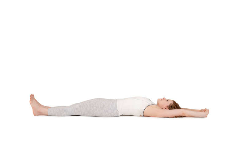 6 bed yoga poses to warm up your body before getting out of quilt