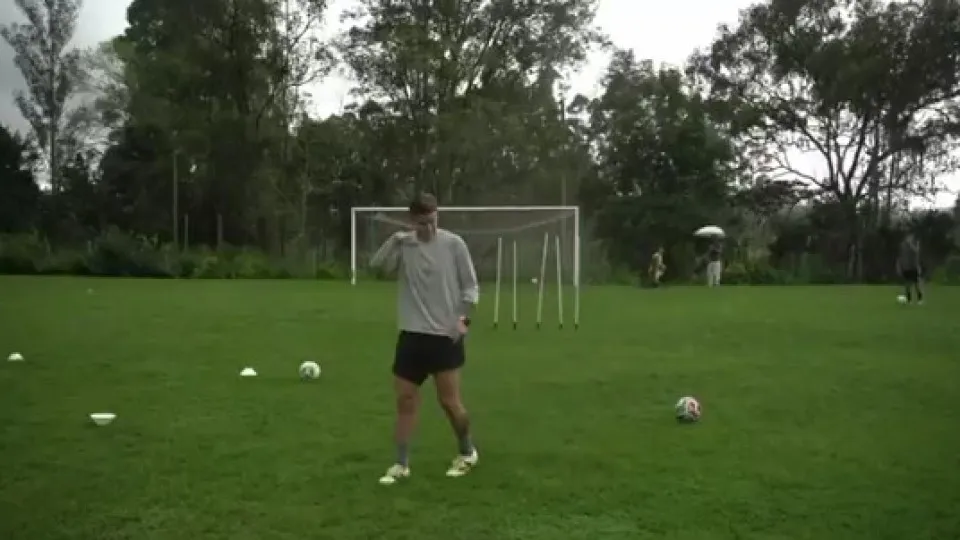 À procura de um 'mágico'? James Rodríguez está livre e mostra o que vale