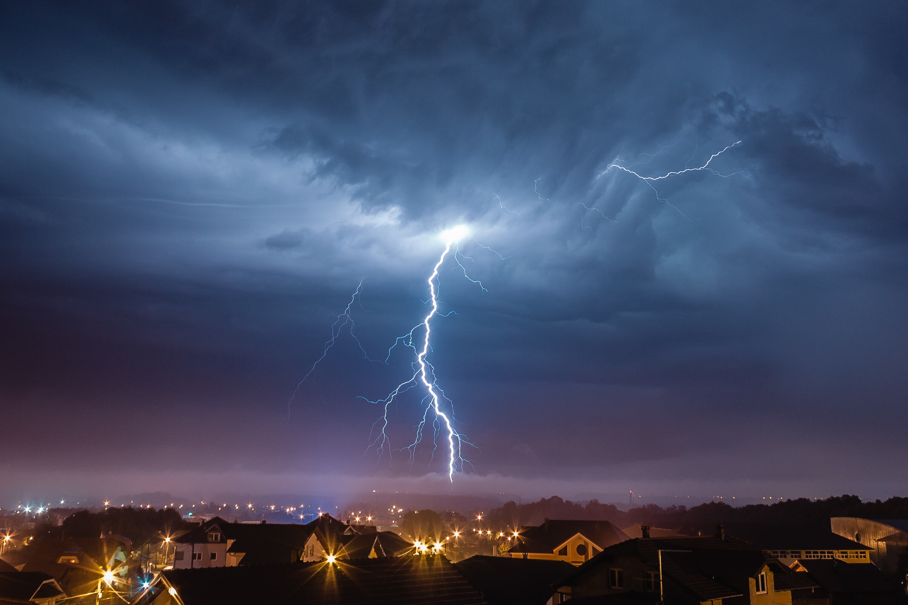 Se acerca una tormenta histórica que cubrirá de lluvia y viento a todo ...