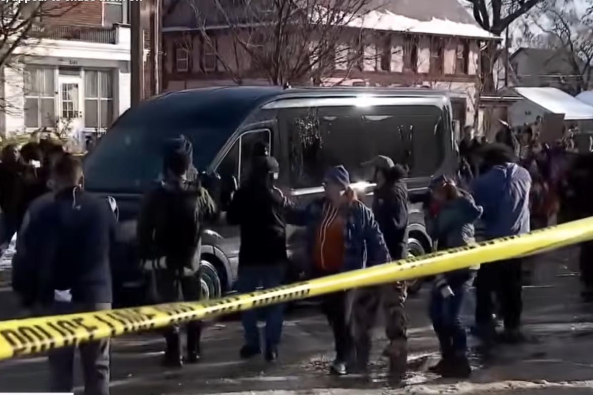 Minnesota locals hurl snowballs at officers: Shocking backlash to woman ...