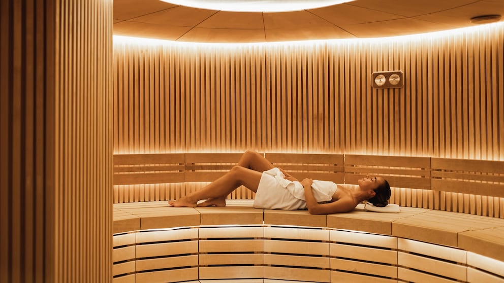 How do the different types of saunas differ?