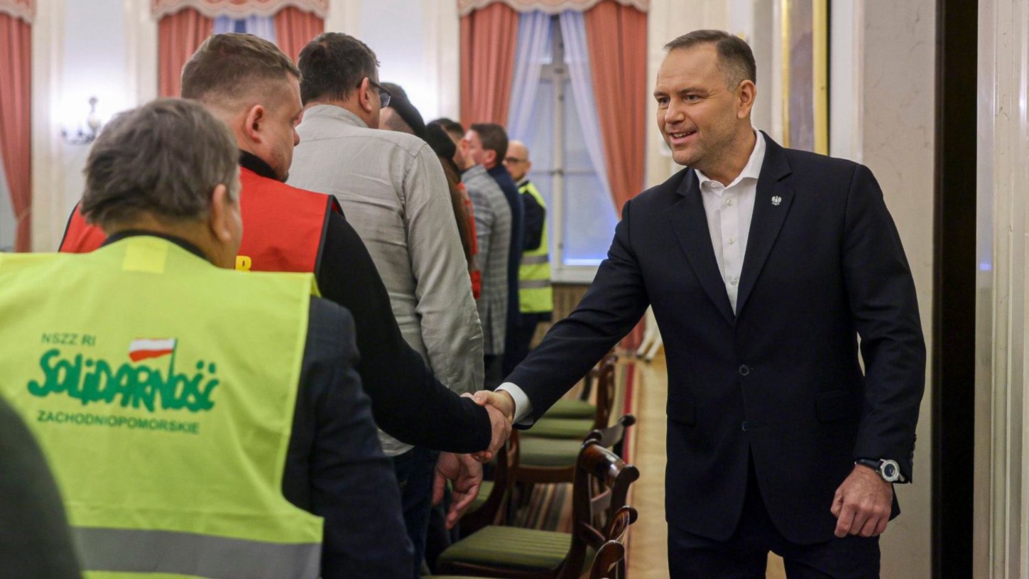 Awantura o Mercosur. Tusk nie wyjdzie do rolników, Nawrocki wpuścił ich ...