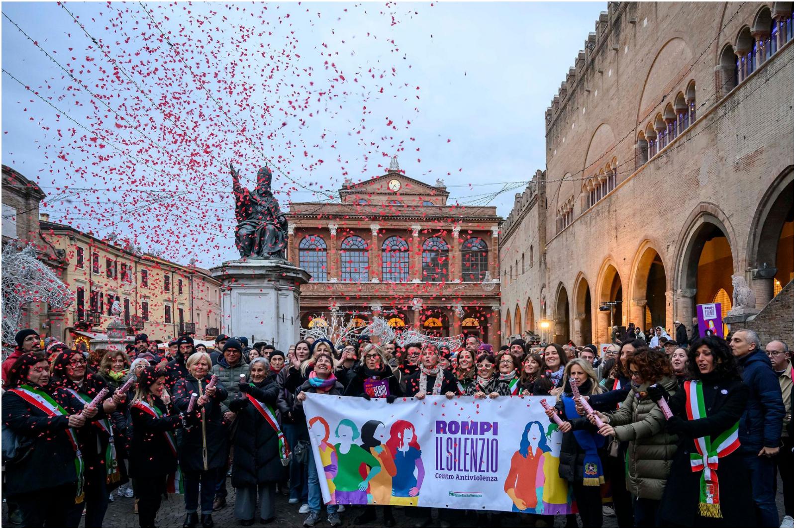 Se non fai quello che ti dico finisci in carrozzina, minacce e botte ...