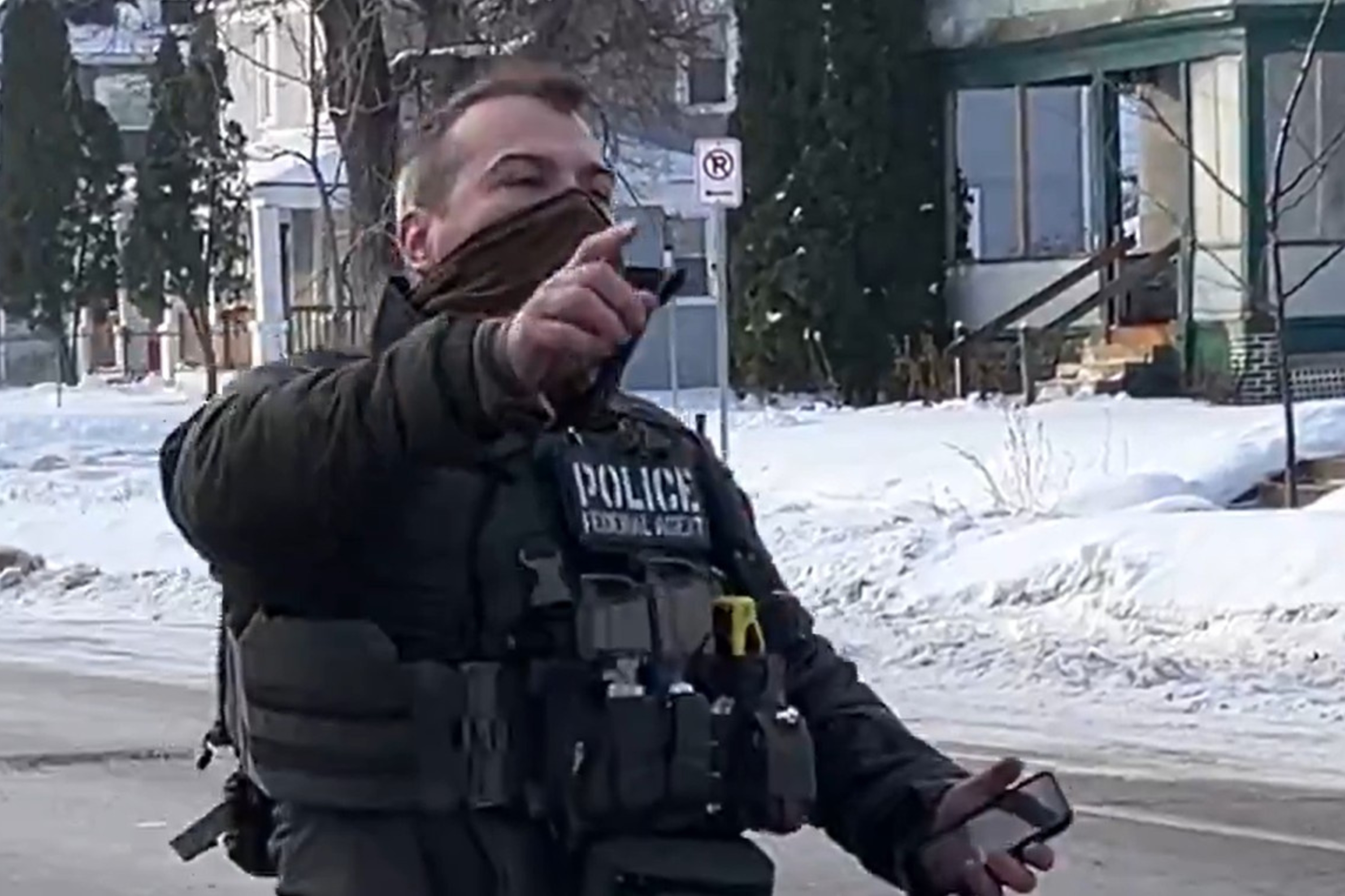 Former ICE agents break down Jonathan Ross' actions