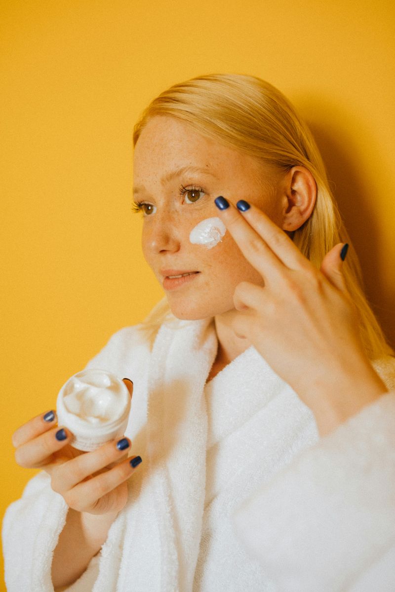 11 old-school ’50s beauty secrets modern women are reviving