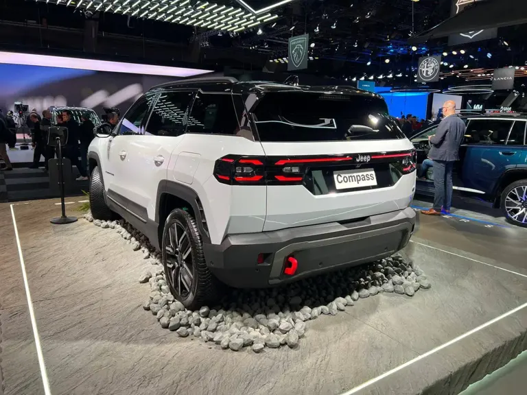 Nuova Jeep Compass 2026: la gamma si completa. Arriva la plug-in da 100 ...