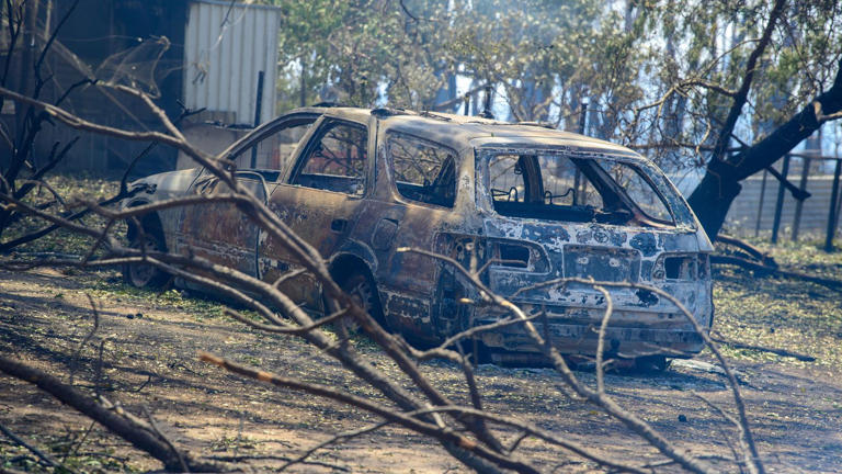 Three people missing in Australian bushfires, authorities say