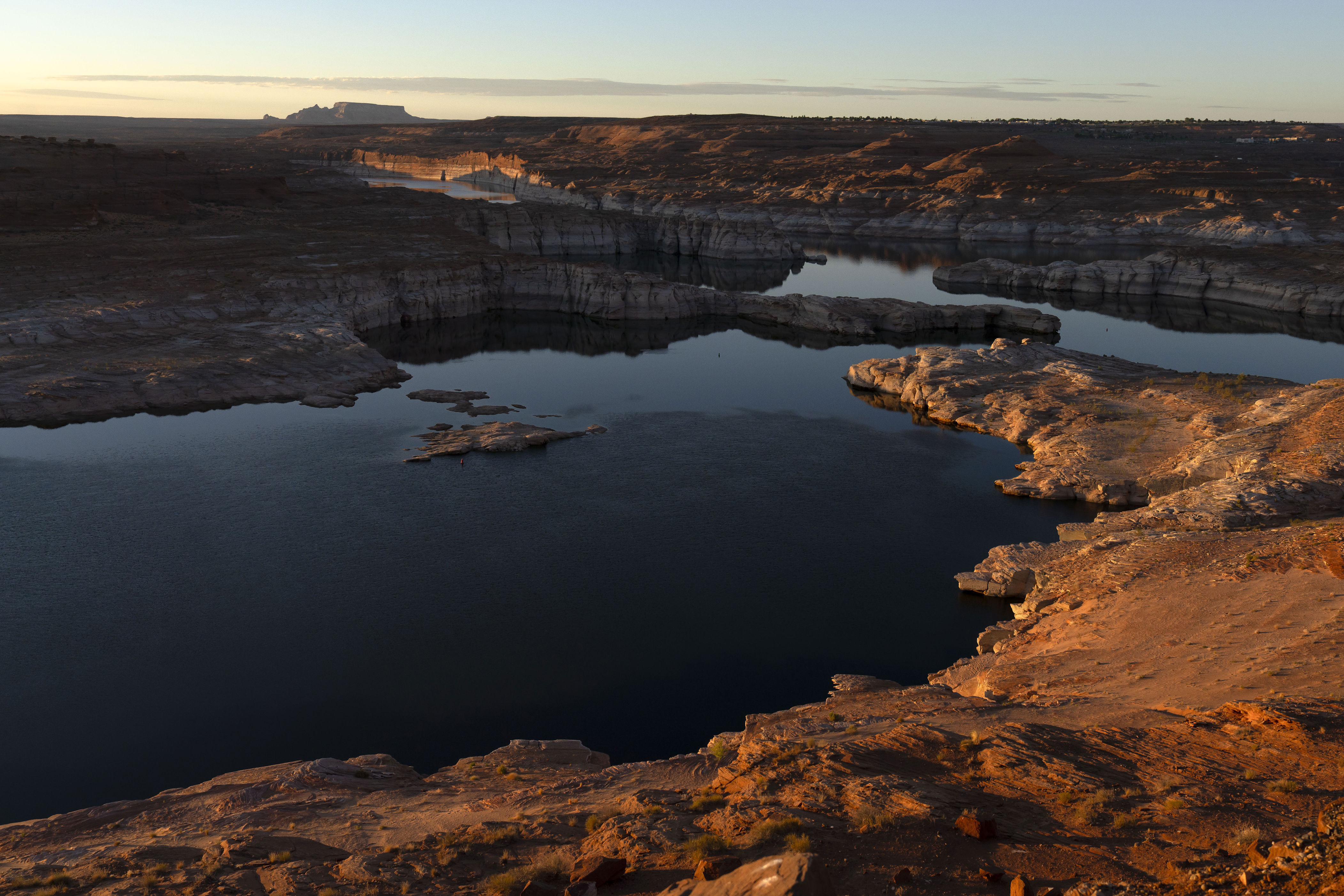 Warm weather spells bad news for Lake Powell water levels