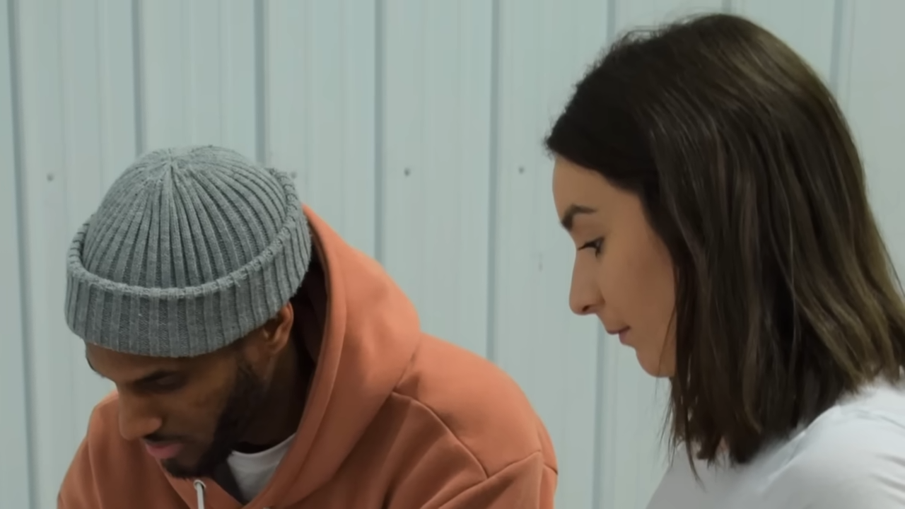 How a YouTuber let his girlfriend shoot him for views - "The book will ...