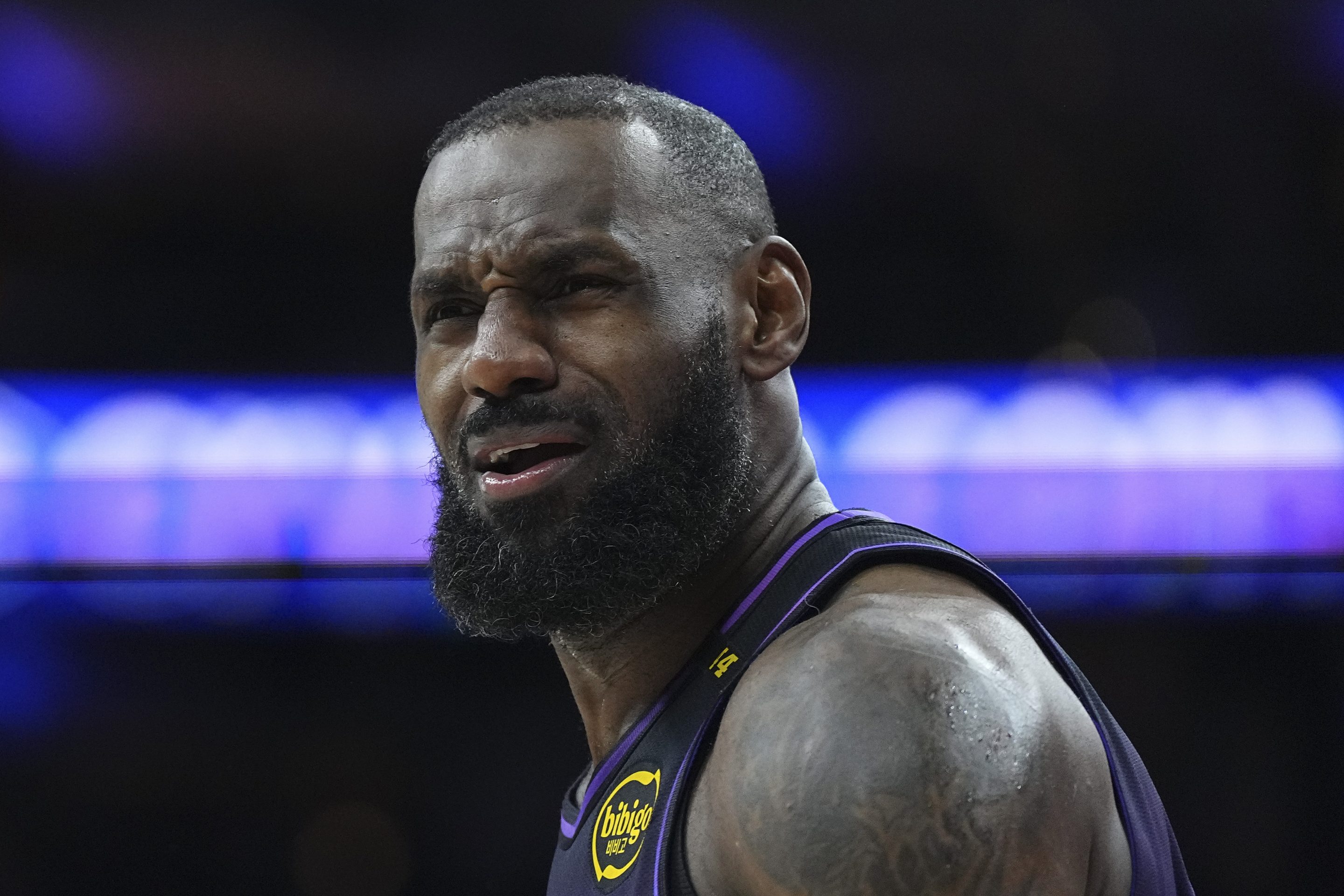 Lakers get concerning LeBron James injury update