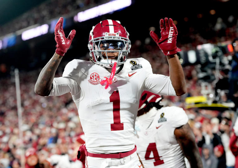 Texas A&M lands massive commitment from Alabama transfer WR