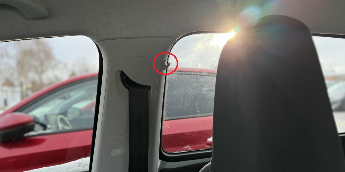 Den lille kroken i bilen har en viktig funksjon – mange bilister vet ...