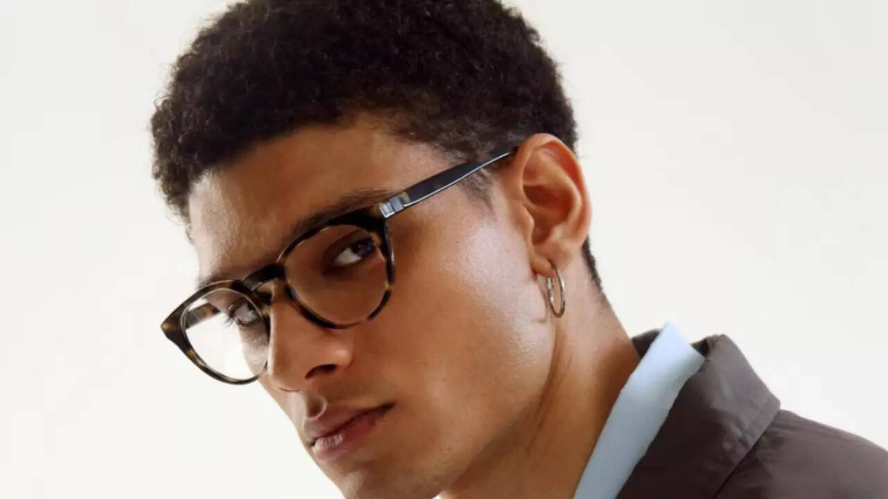 Backed by Amazon, IXI Eyewear's smart glasses adjust focus using eye ...