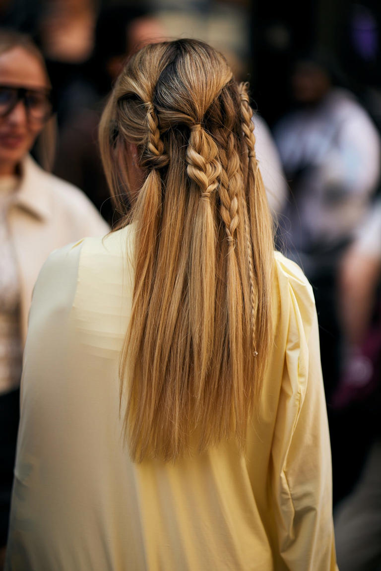 【2026年ヘアトレンド】今季のトレンドを総覧! 海外ファッショニスタの最旬ヘアアレンジ27