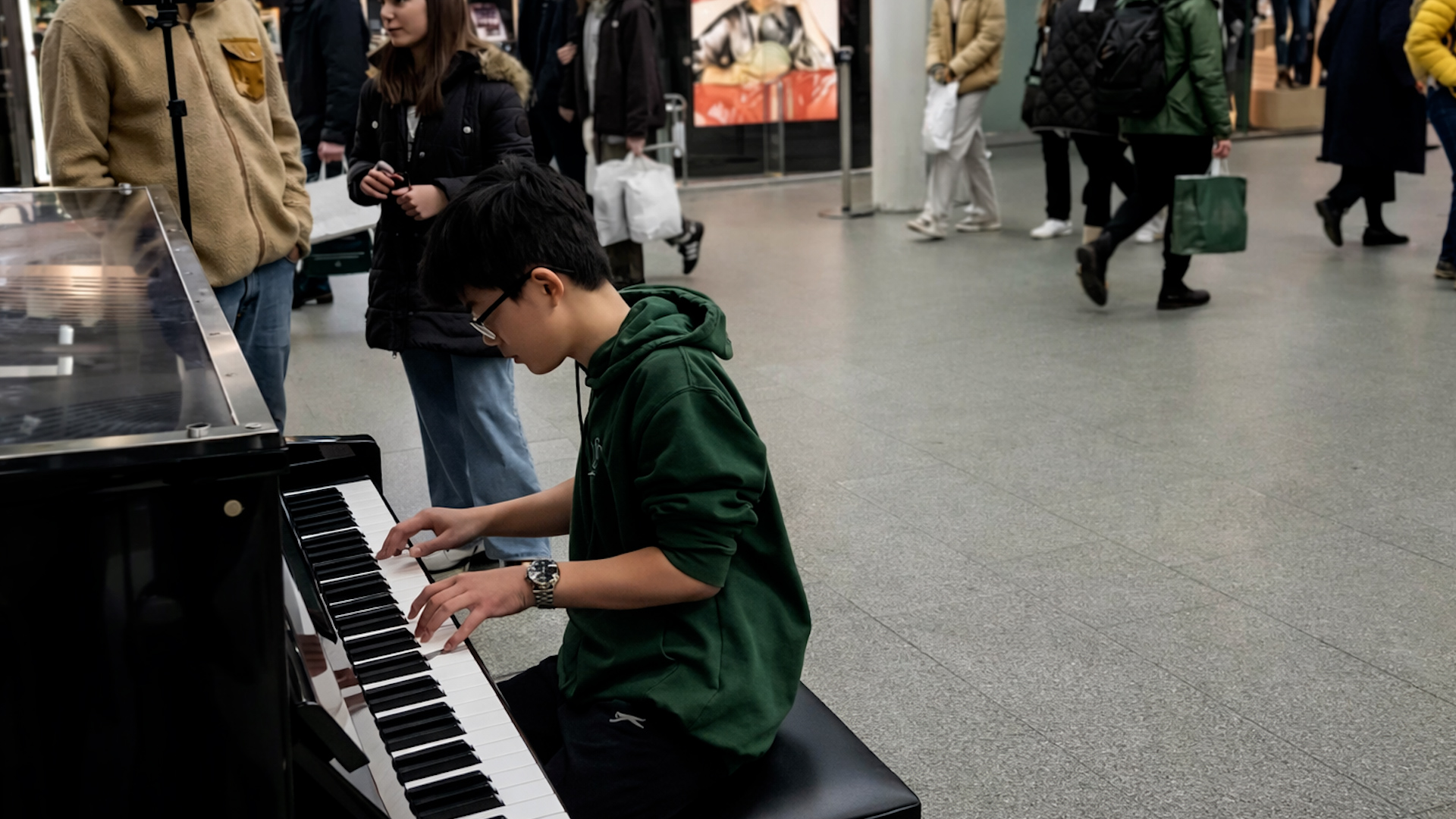 Inception played on a public piano