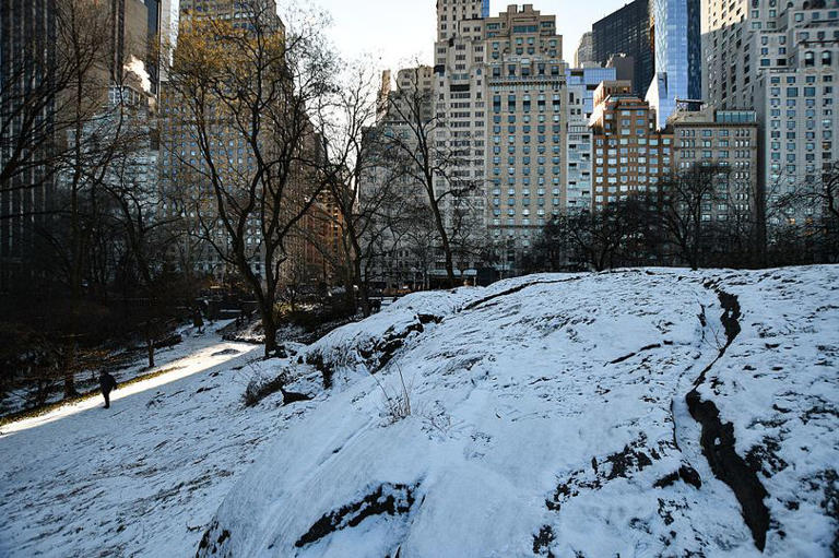 New York weather: Horror snow bomb to smash city as 7 inches to blanket ...