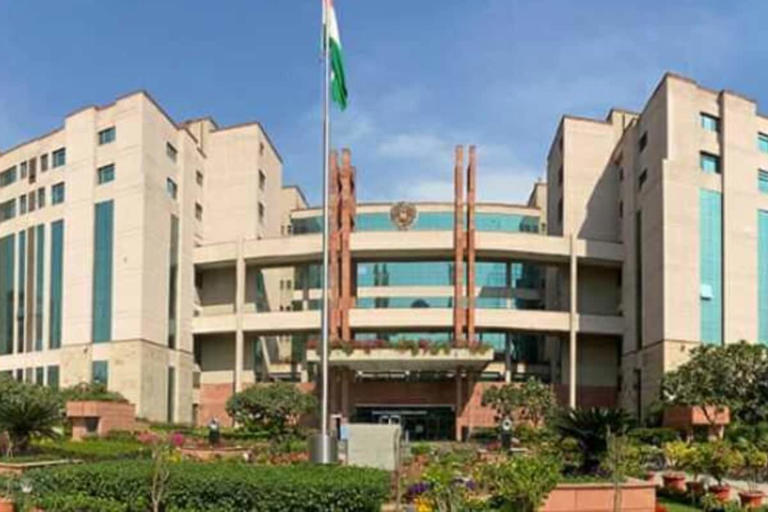 Man dies by suicide after jumping off building in Saket Court complex ...
