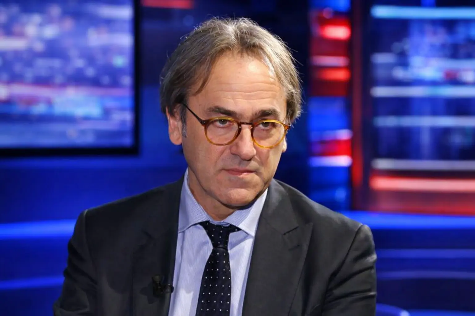 Angelo Bonelli critica Trump, ragazze Venezuelane lo attaccano in ...