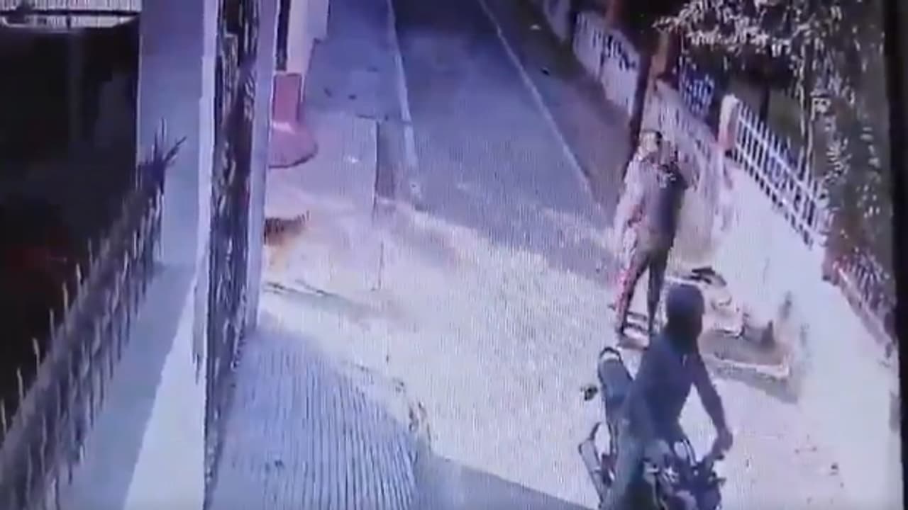 Kanpur daylight heist: Bike-borne miscreants snatch gold chain from ...