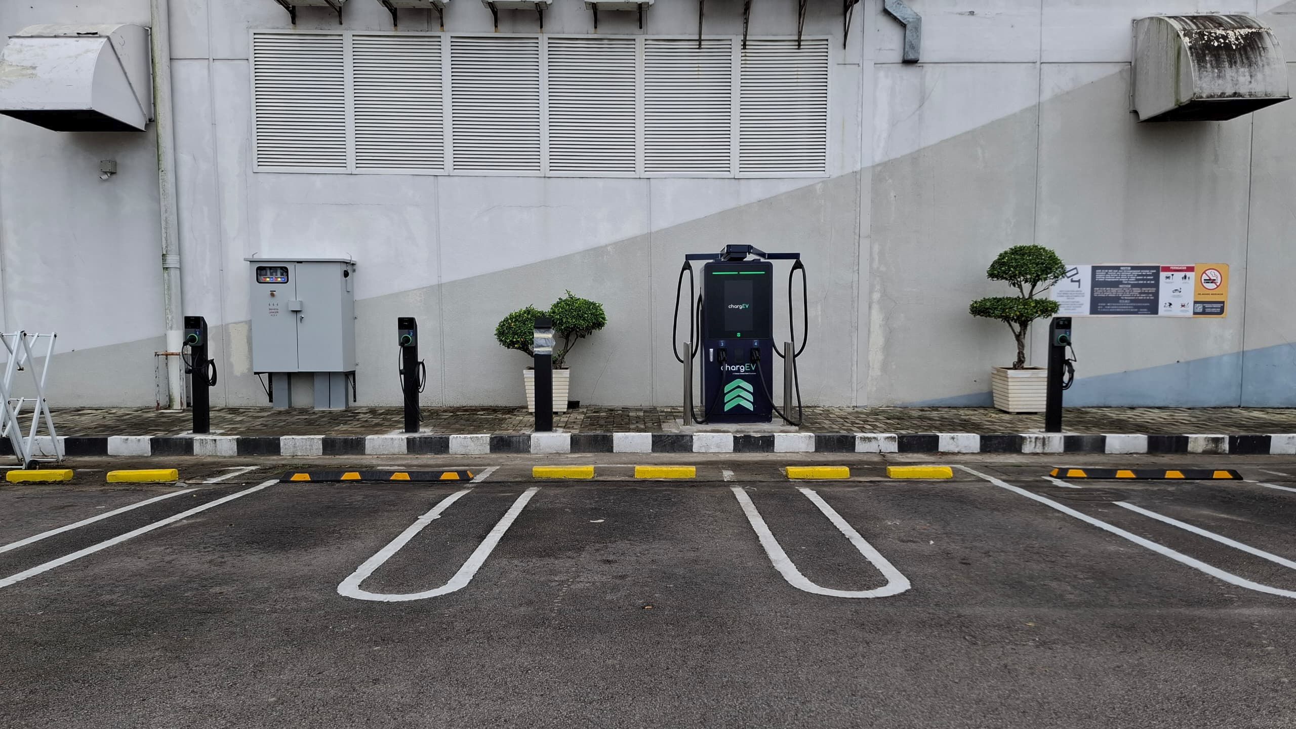 ChargEV deploys EV chargers at Aeon Mall Kota Bharu, DC charging up to ...