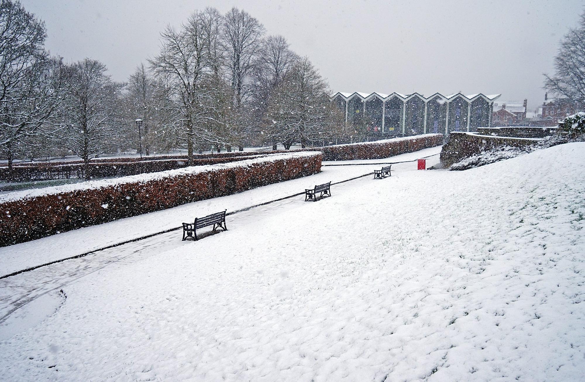 Derbyshire snow: More wintry conditions set to arrive across county ...
