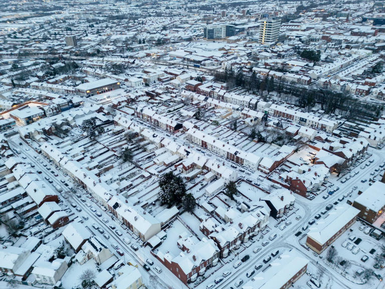Amber warnings as Storm Goretti brings snow to the UK
