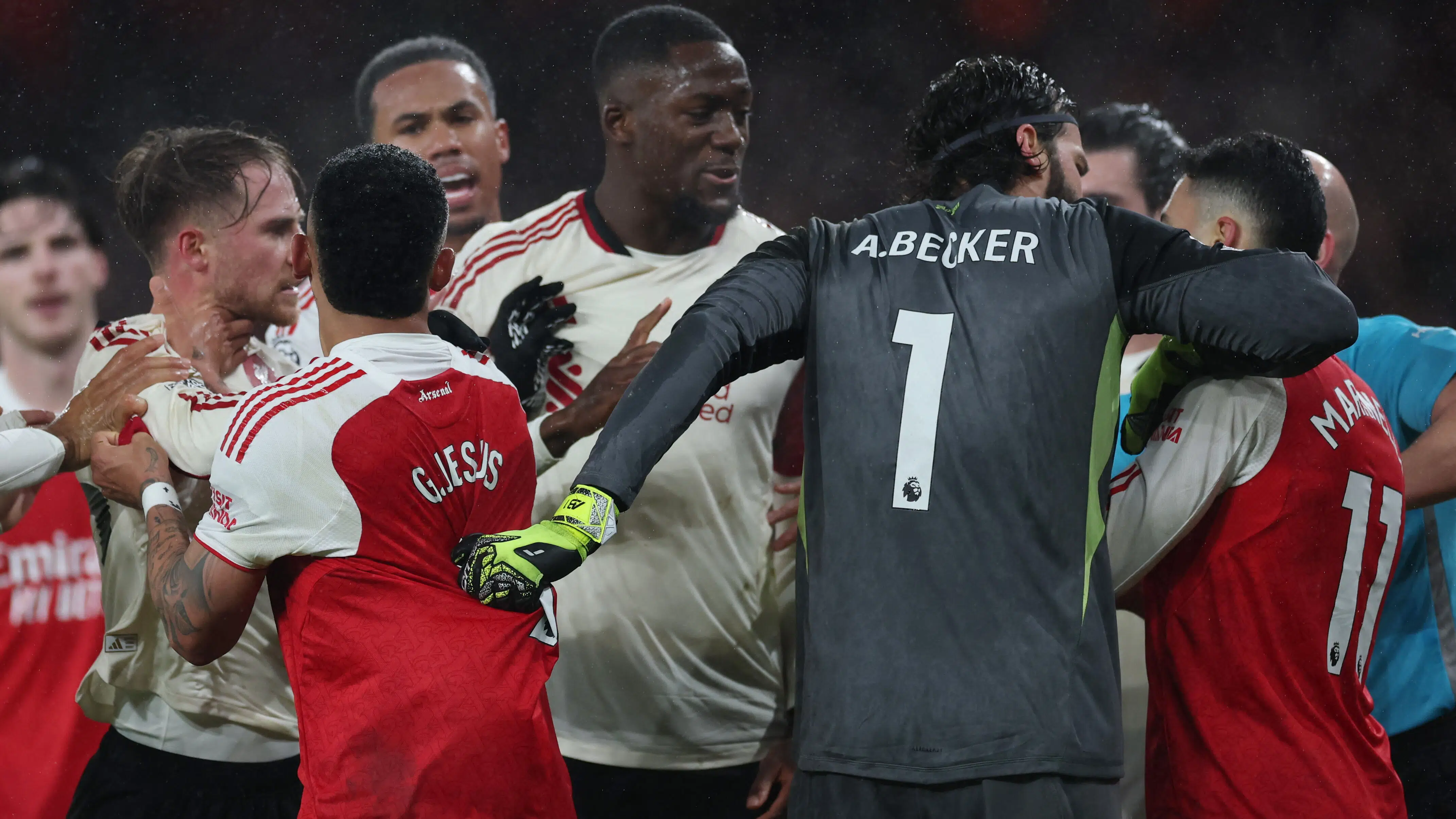 Alle rasede over Arsenal-stjernes handling – nu siger han undskyld