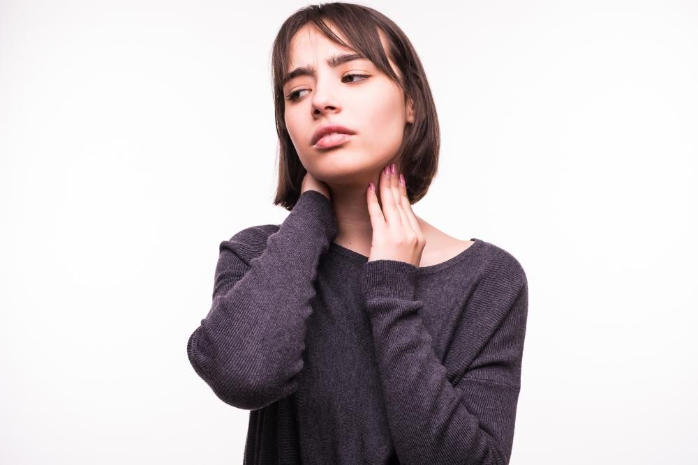 Apa itu spasmodic dysphonia yang Nadin Amizah derita?