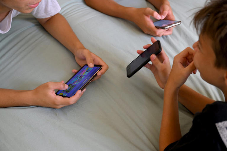Rogers program to reduce youth screen time is a good first step, say ...