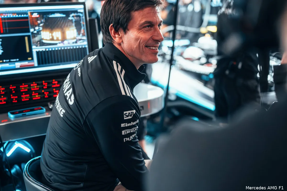 Favorietenrol van Mercedes een gevolg van Verstappen-geruchten: 'Wilden ...