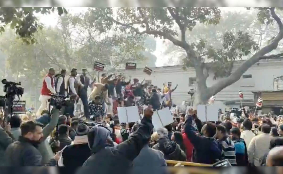 Delhi Assembly to streets: BJP protests Atishi's 'insensitive' Sikh ...