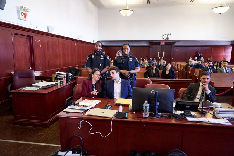 Mangione, accused of killing health insurance CEO, fights death penalty ...