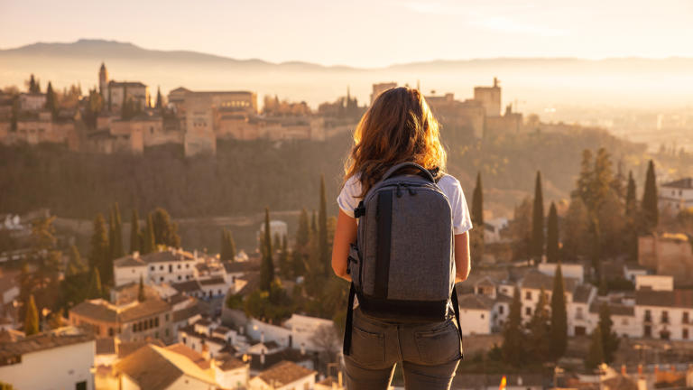 3 cheap travel habits that can cost you hundreds more in the long run