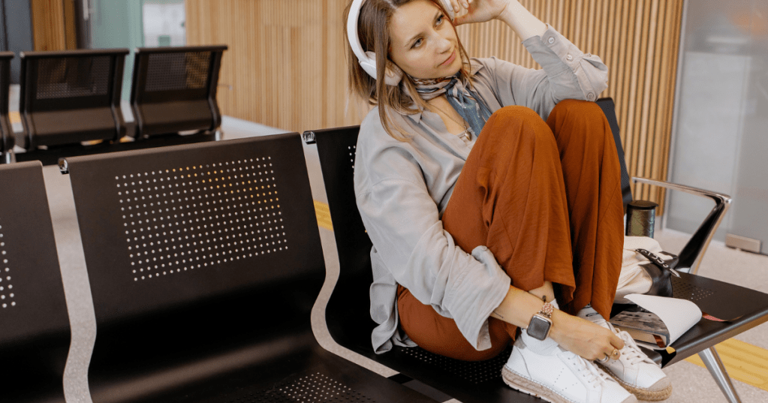 Airplane etiquette: Should you wear flip flops on a plane?