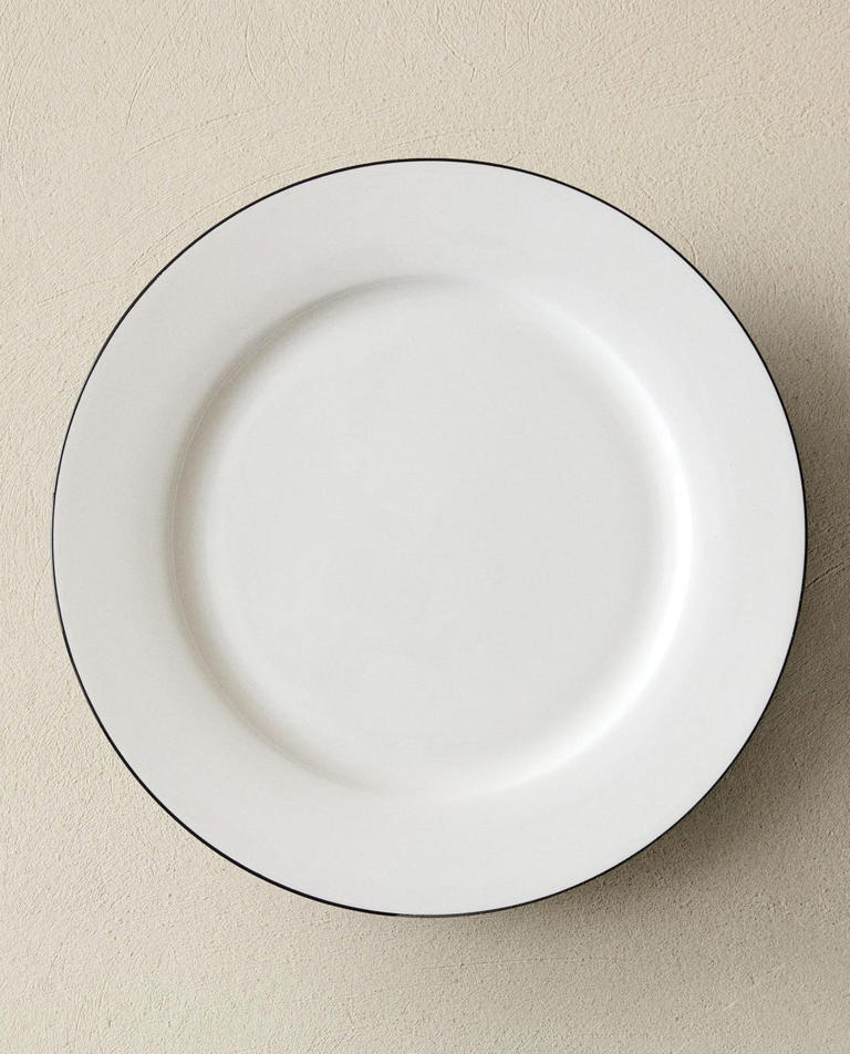 Estos platos de porcelana blanca de Zara Home, clásicos y vintage ...