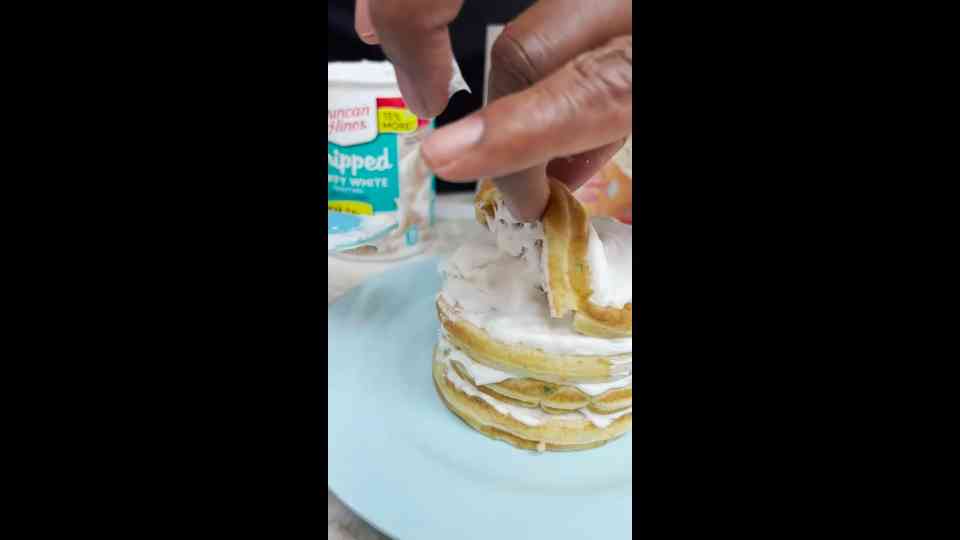 Funfetti waffle cake 🍰😋