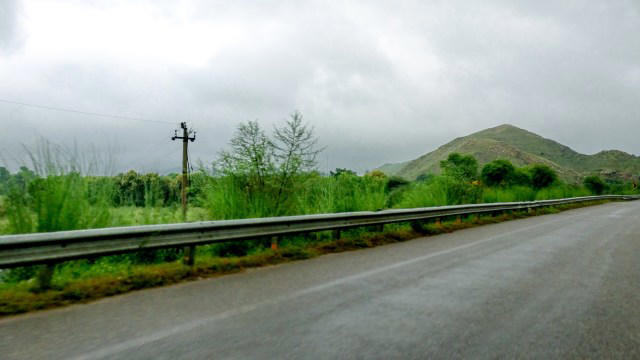 Homeowner shares 'terrifying' photo of hazardous road near world's ...