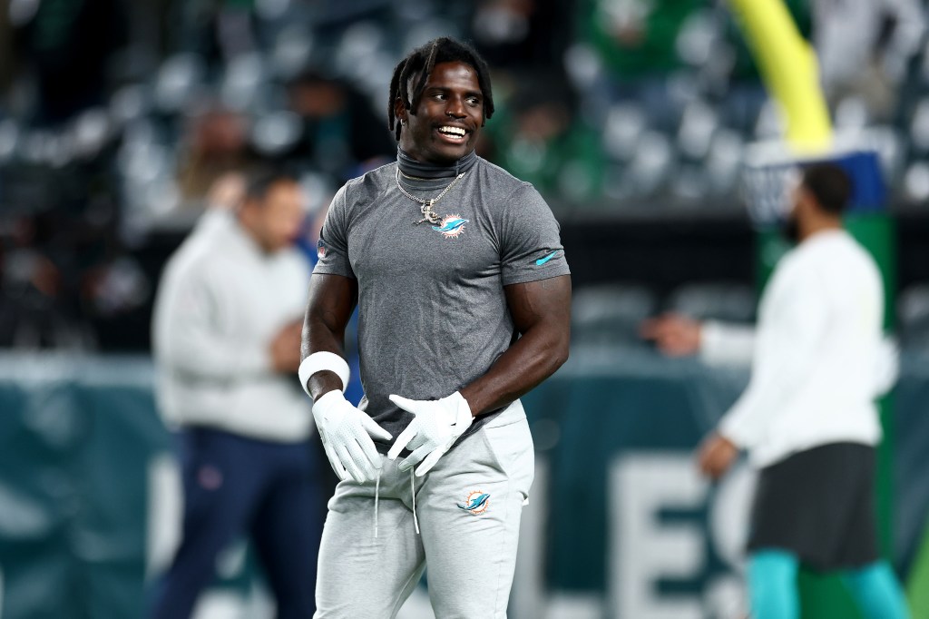 Tyreek Hill posts cryptic GIF after Dolphins fire Mike McDaniel