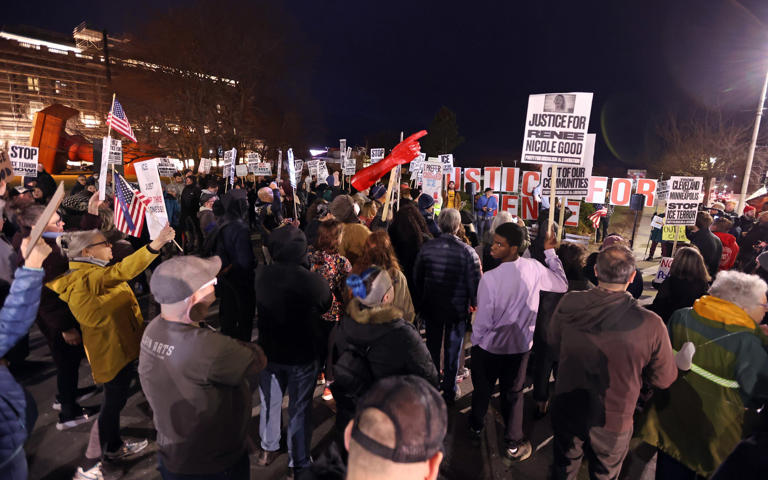 ‘United, we can push back’: Cleveland activists protest ICE killing of ...