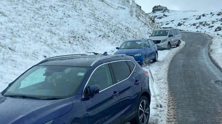 Abandoned cars leave Peak District pass blocked